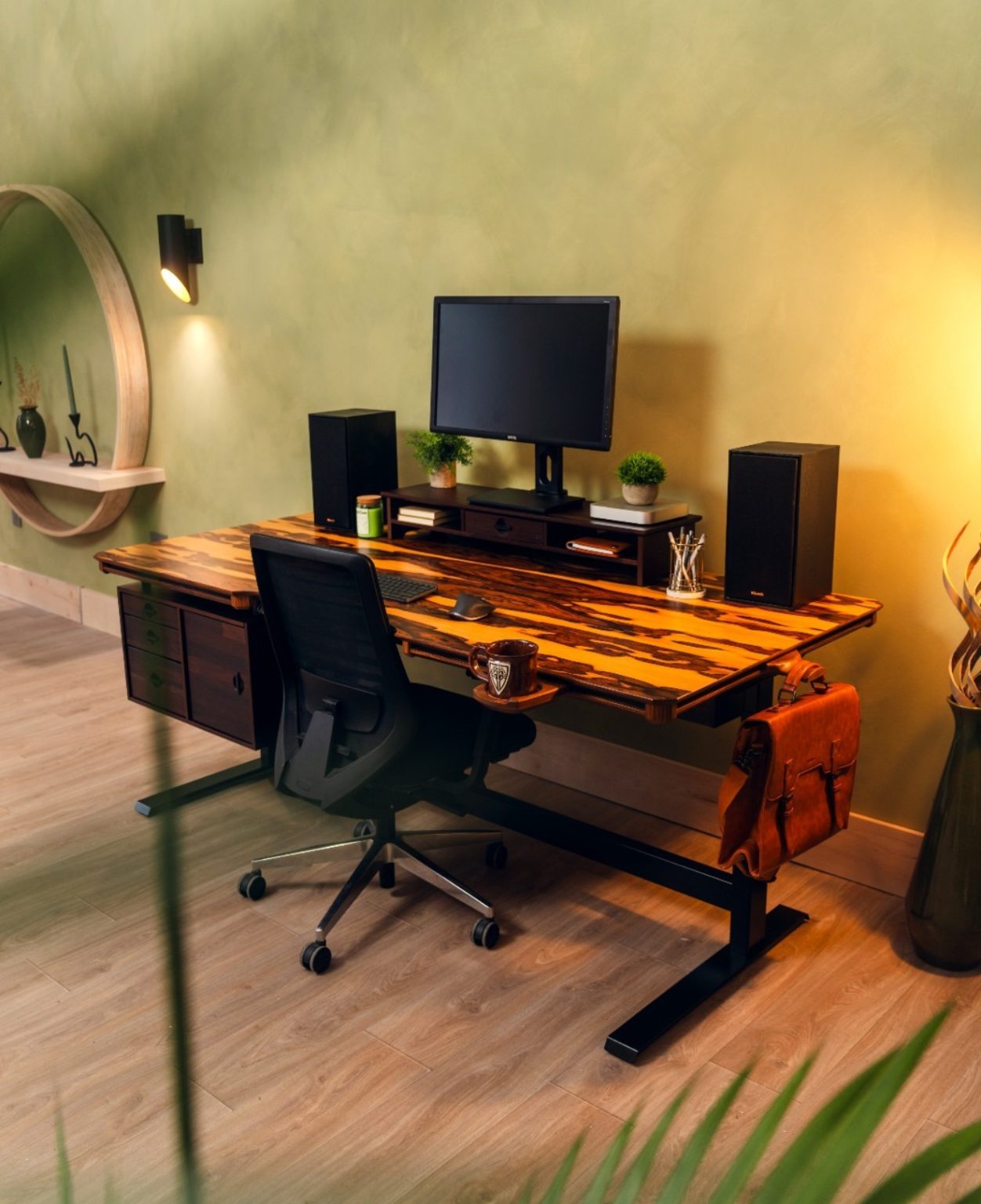 30 Office Desk Ideas for Stylish Workspaces with Aesthetic Designs and ...