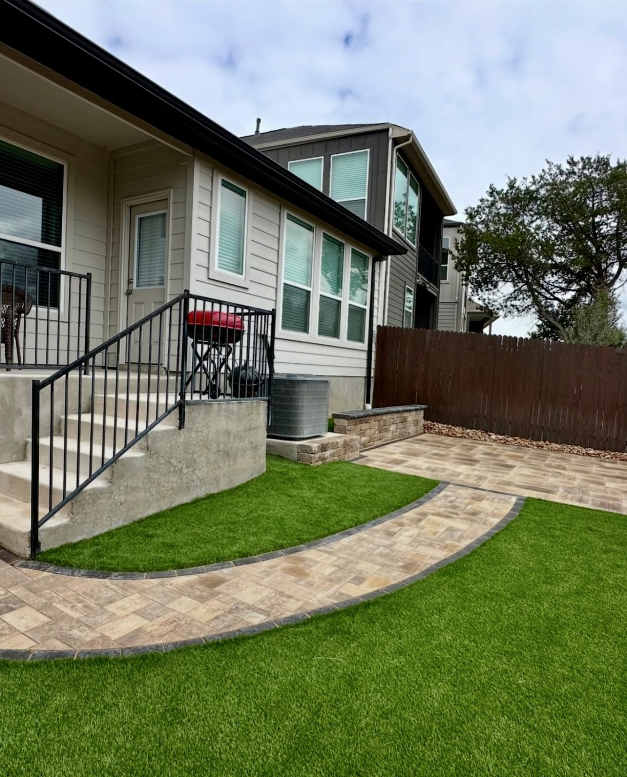 35 Pavers Walkway Ideas to Elevate Your Front Entrance, Side of House ...