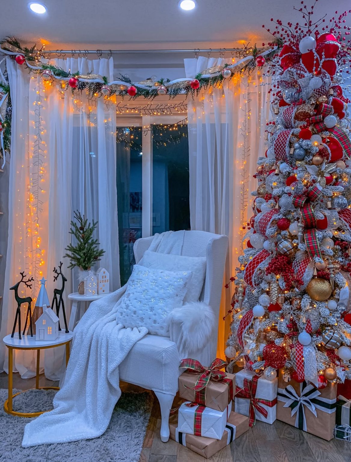 35 Christmas Decor Ideas for Living Room That Will Transform Your Home ...