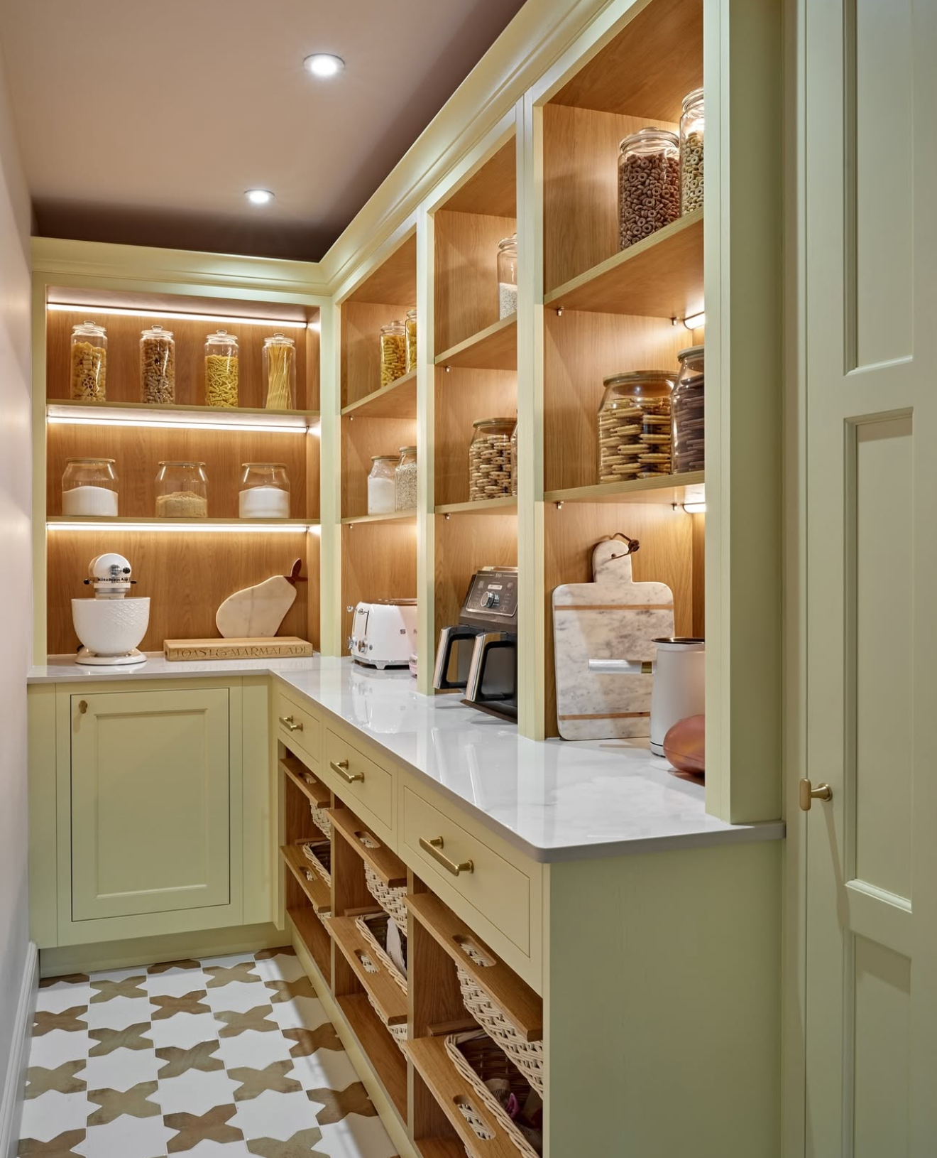 35 Walk In Pantry Ideas for Stylish Storage, Organization, and Smart ...