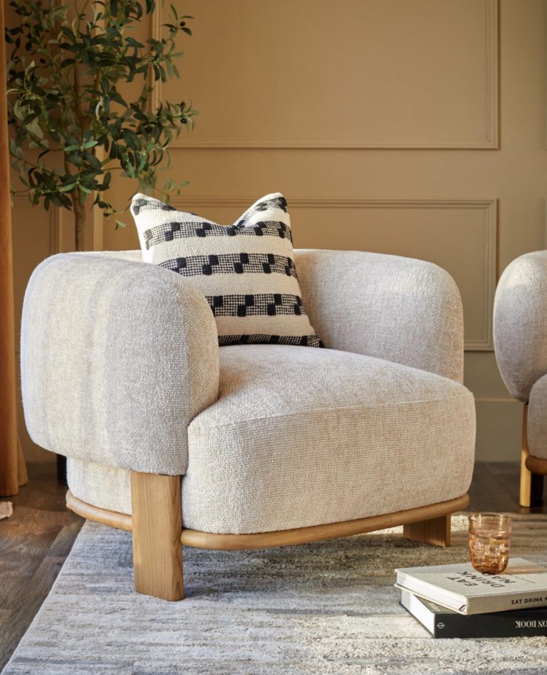 35 Arm Chair Ideas for Stylish and Comfortable Living Room Inspiration ...