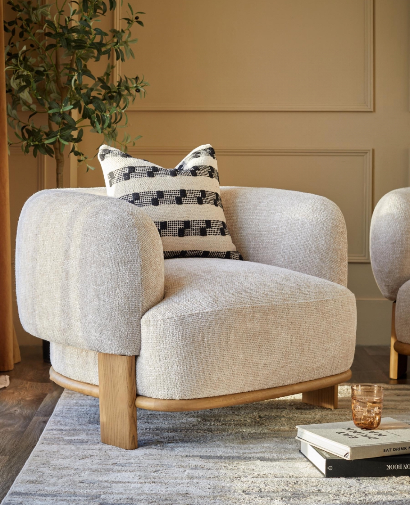 35 Arm Chair Ideas for Stylish and Comfortable Living Room Inspiration ...