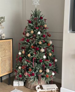 30 Christmas Tree Decorations That Define Elegant and Classic Holiday ...