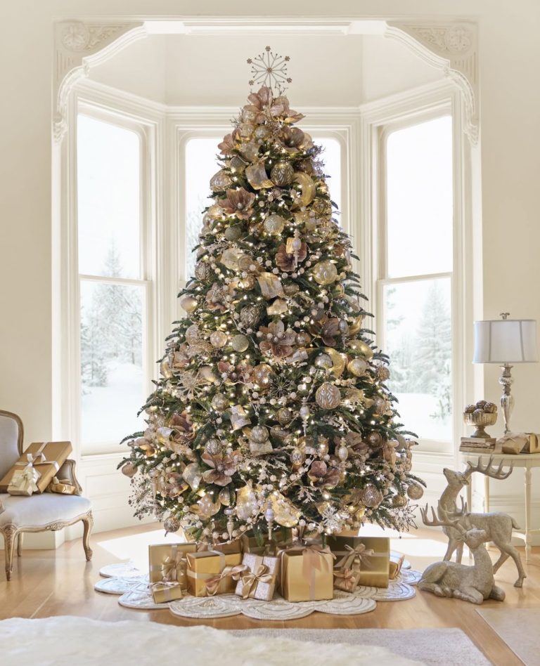 30 Christmas Tree Decorations That Define Elegant and Classic Holiday ...