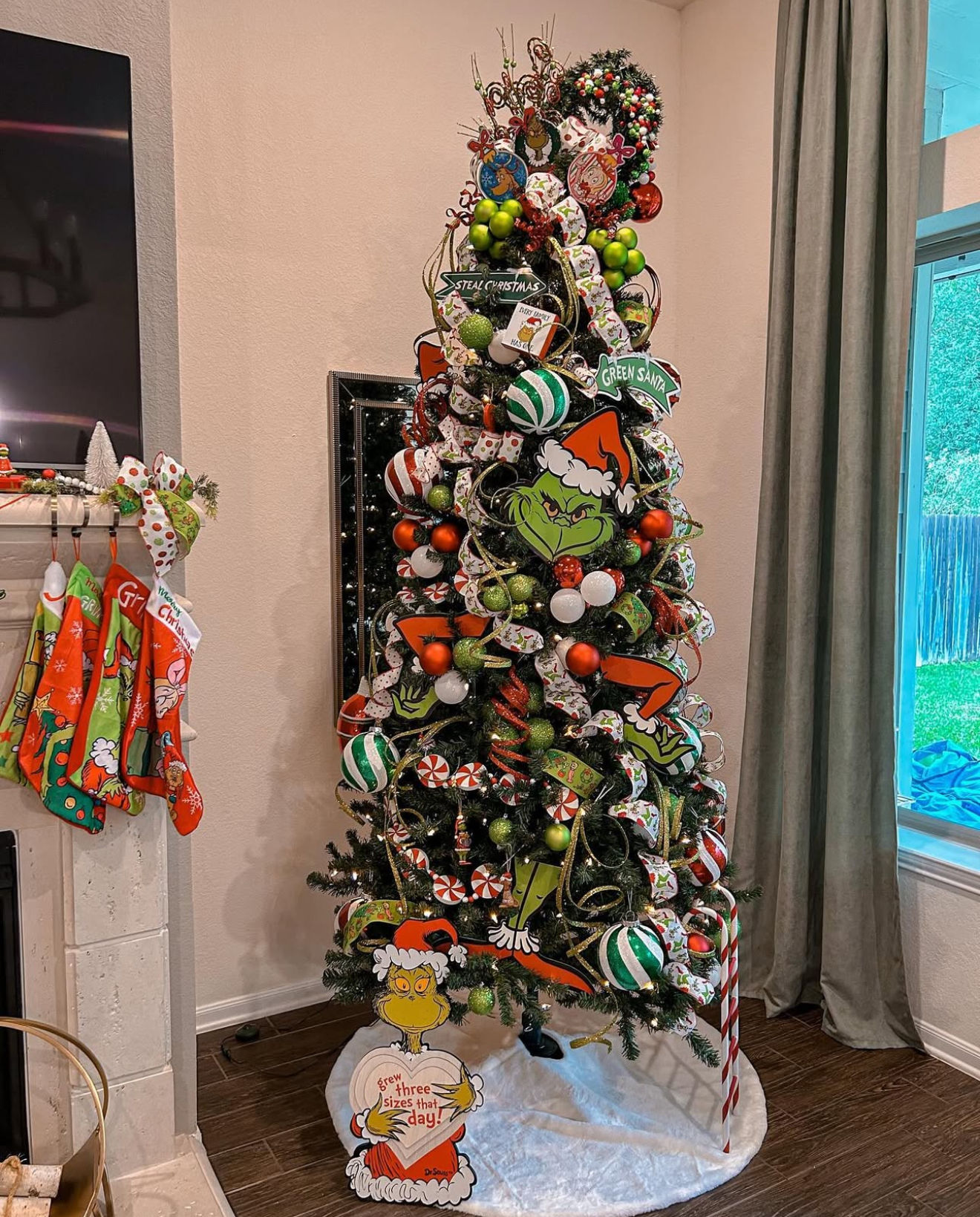 30 Grinch Christmas Decorations to Transform Your Home, Party, and ...