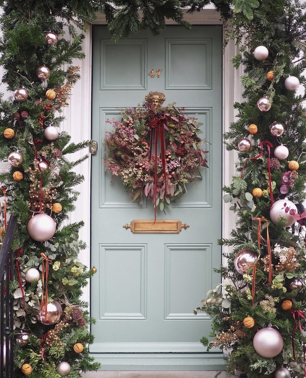 35 Christmas Door Decorations to Inspire Your Festive Home, School, and ...