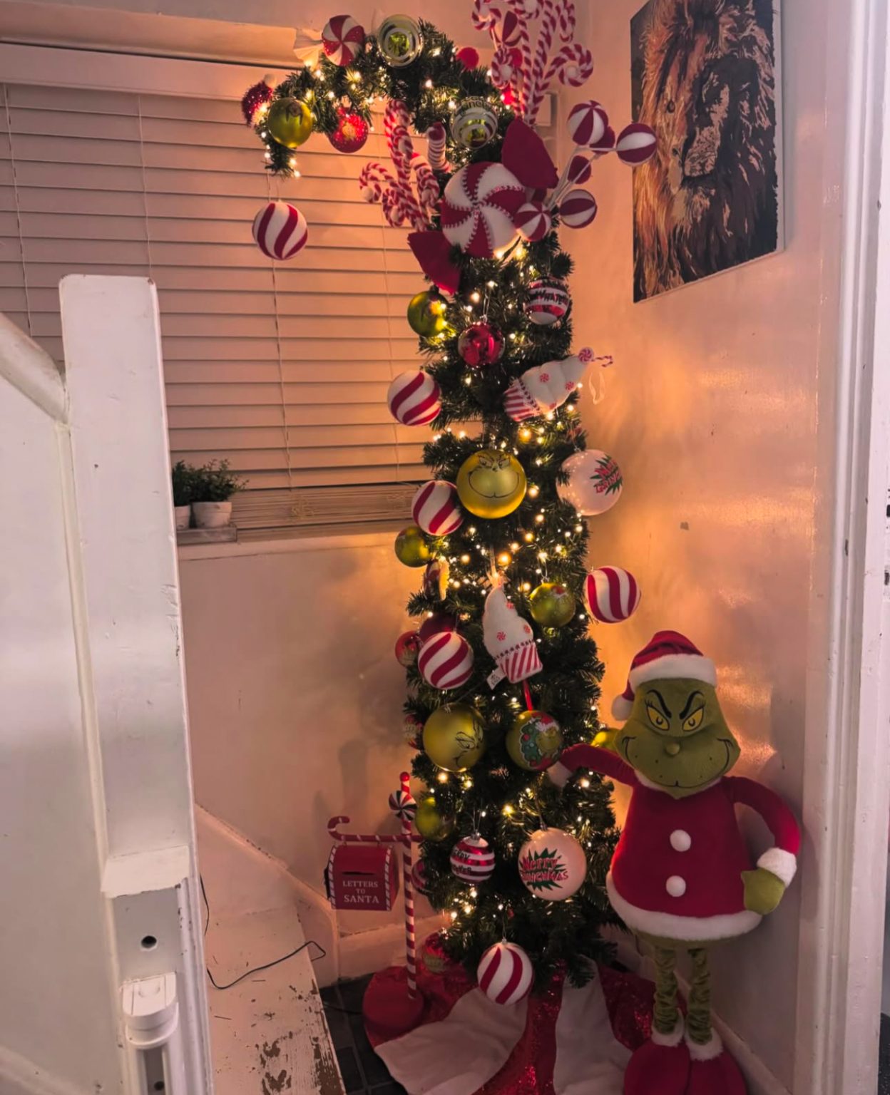 30 Grinch Christmas Decorations to Transform Your Home, Party, and ...