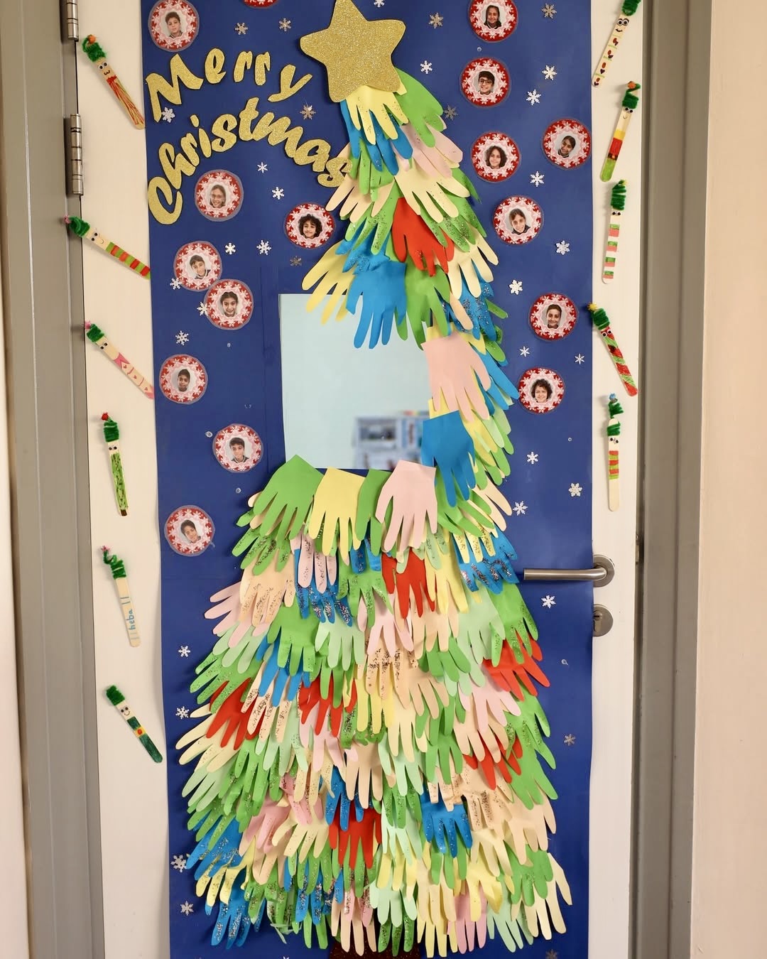 32 Christmas Door Decorations for School That Bring Holiday Cheer and ...