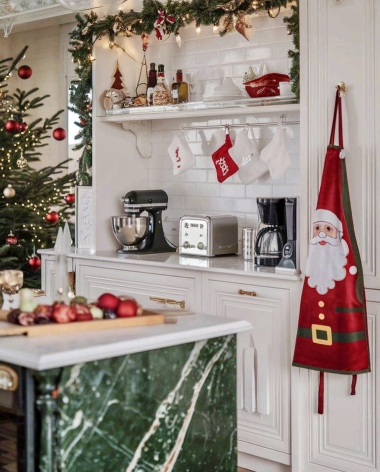 35 Kitchen Christmas Decorations to Transform Your Home into a Festive ...