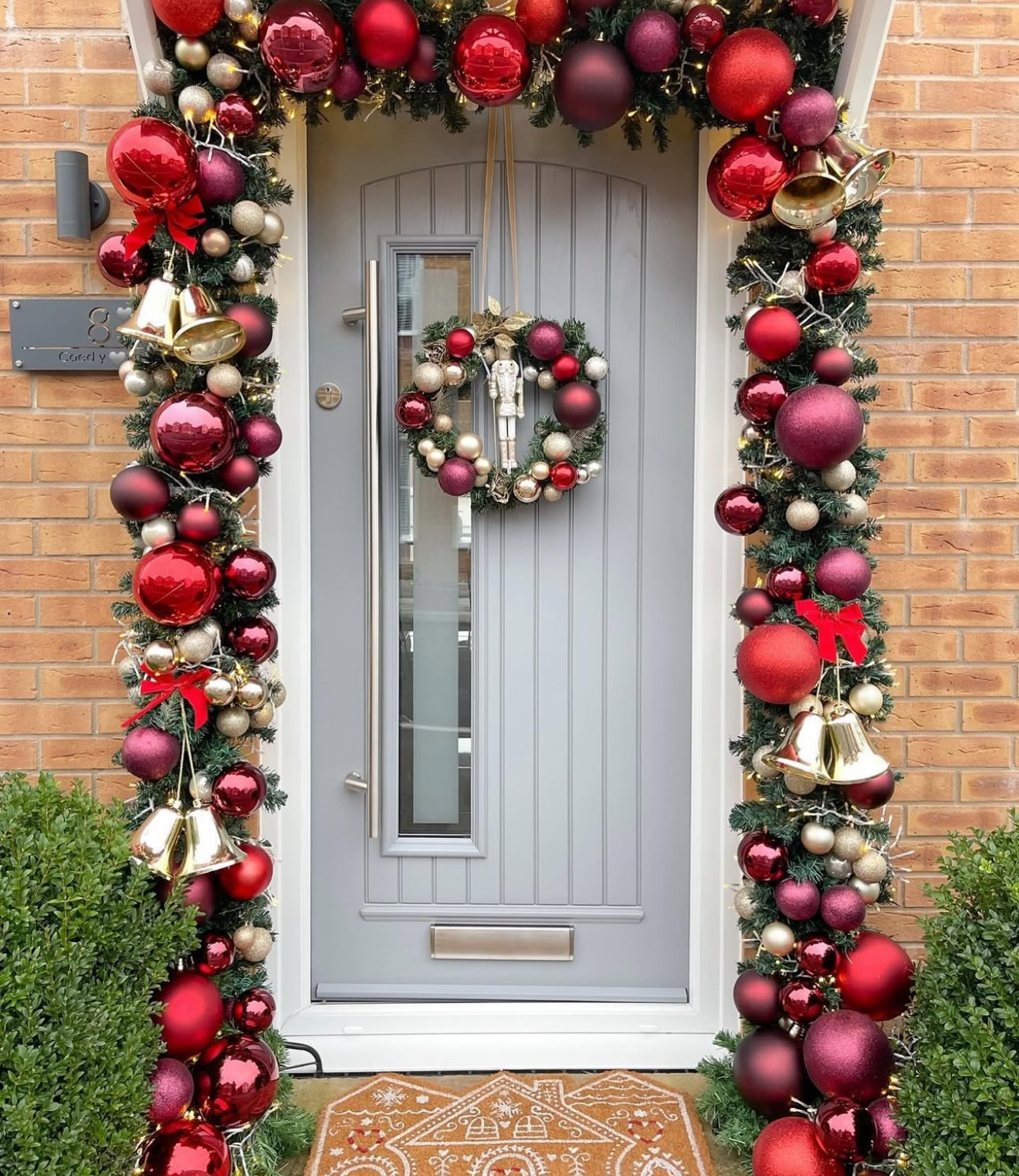 35 Christmas Door Decorations to Inspire Your Festive Home, School, and ...