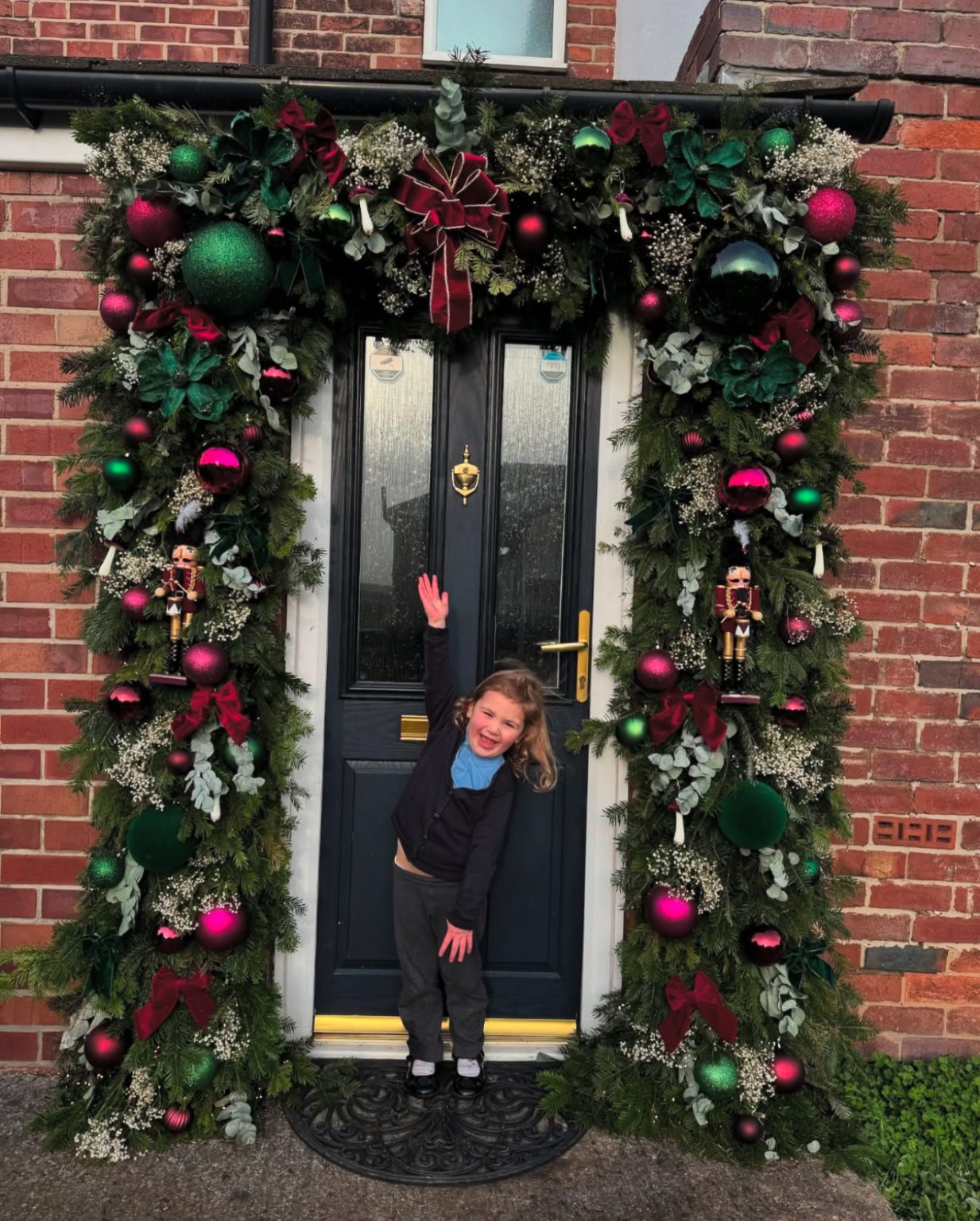 35 Christmas Door Decorations to Inspire Your Festive Home, School, and ...