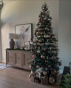 35 Rustic Christmas Decor Ideas to Create a Cozy Farmhouse Holiday ...