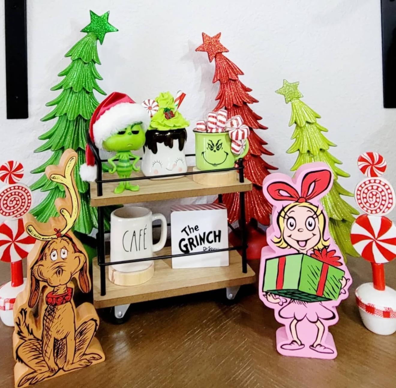 30 Grinch Christmas Decorations to Transform Your Home, Party, and ...