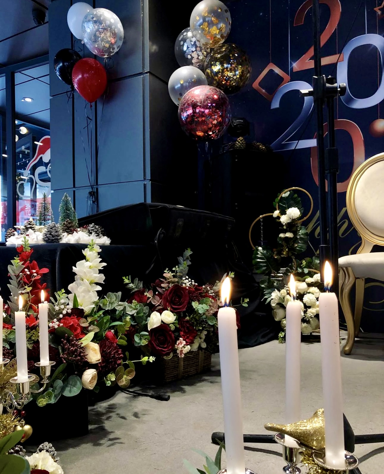 25 New Years Decorations Ideas to Make Your 2025 Party Sparkle with ...
