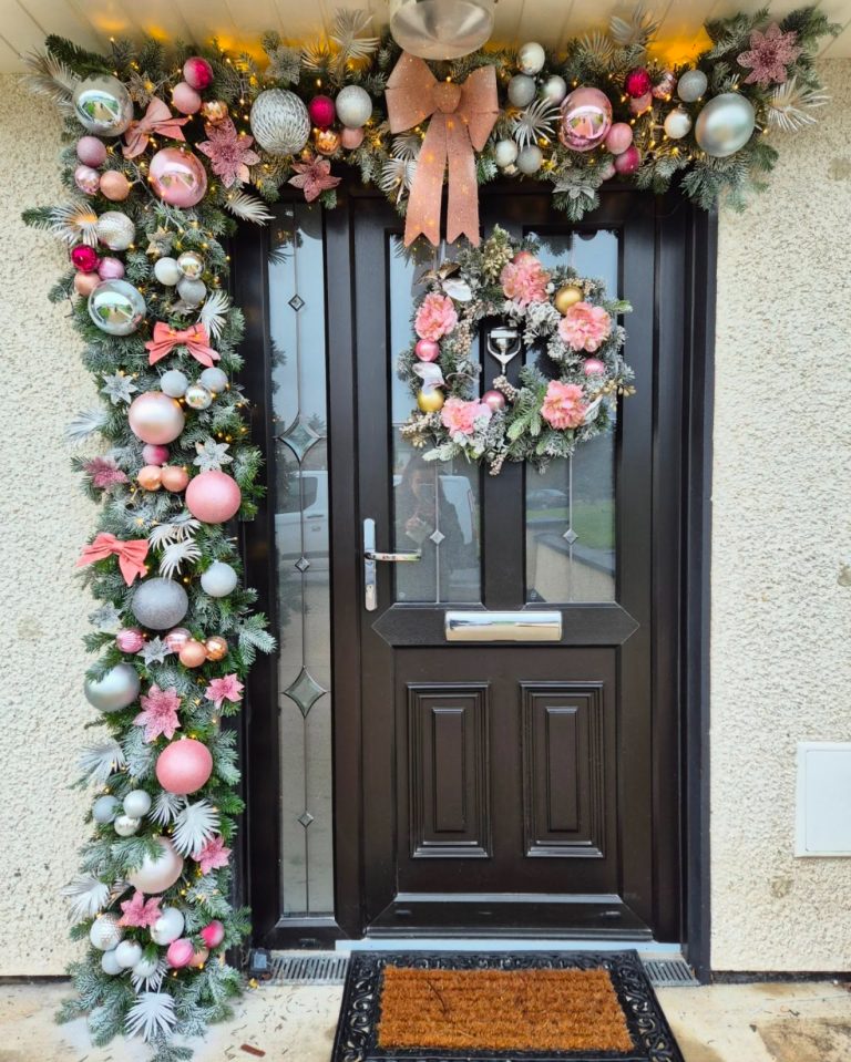 35 Christmas Door Decorations to Inspire Your Festive Home, School, and ...