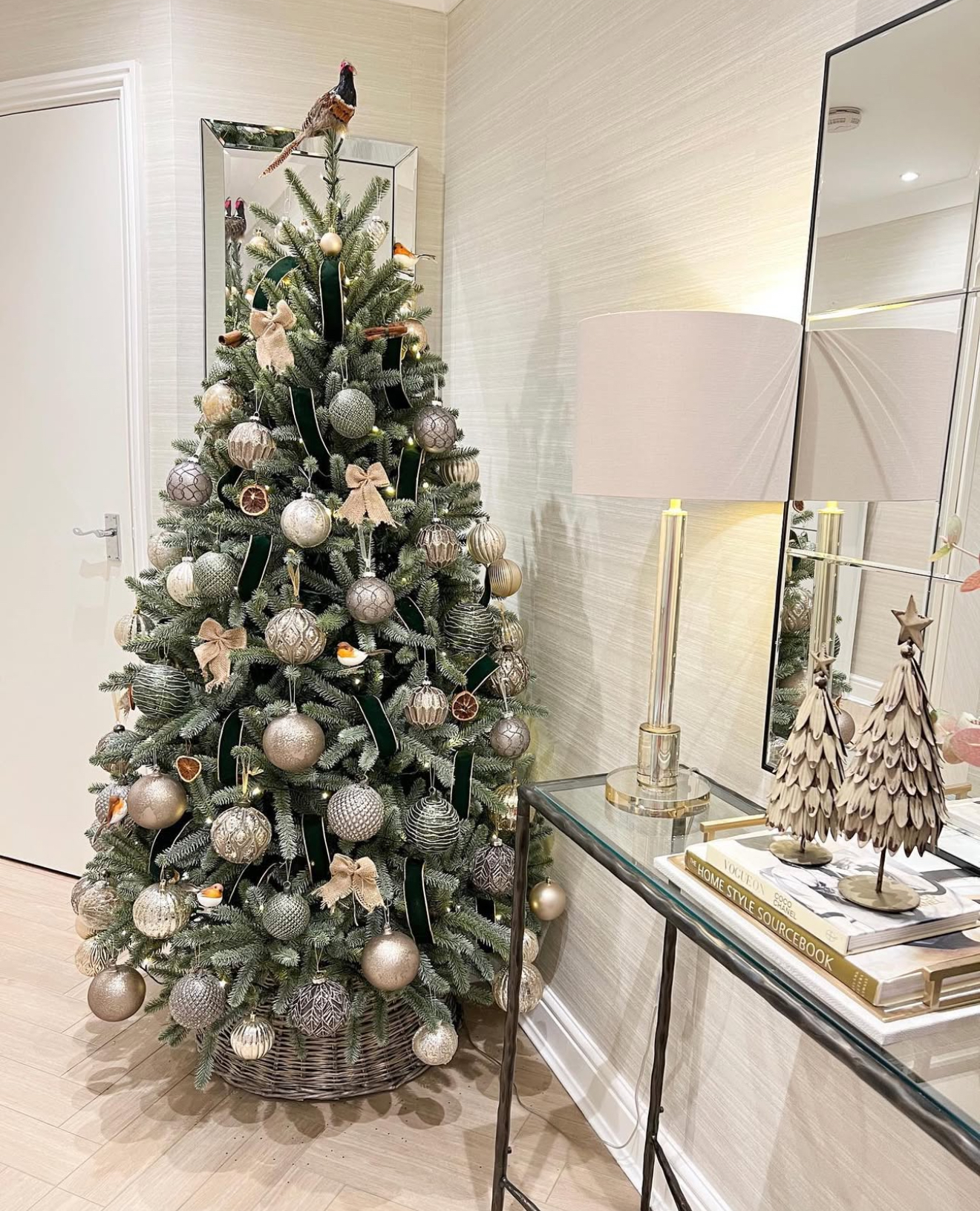 35 Rustic Christmas Decor Ideas to Create a Cozy Farmhouse Holiday ...