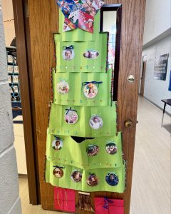 32 Christmas Door Decorations for School That Bring Holiday Cheer and ...