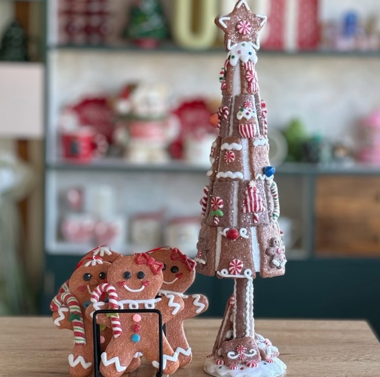 35 Gingerbread Christmas Decor Ideas for a Sweet and Festive Holiday ...