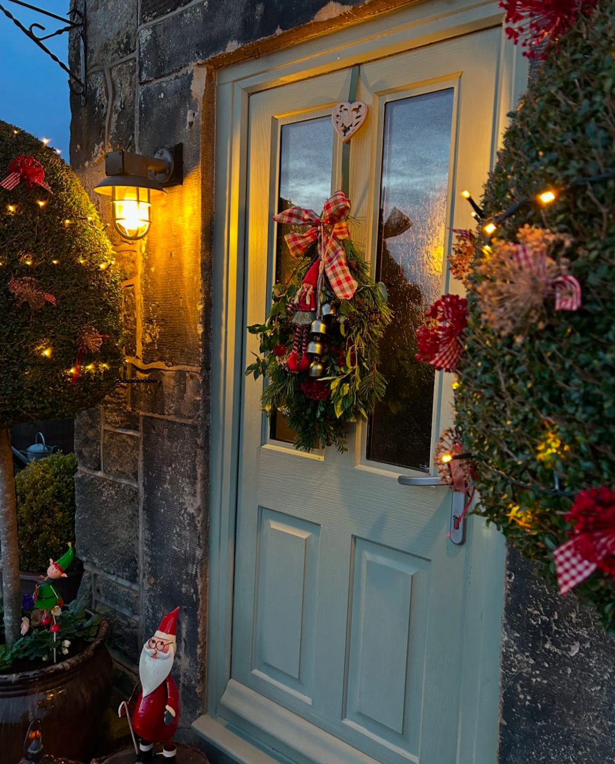 35 Christmas Door Decorations to Inspire Your Festive Home, School, and ...