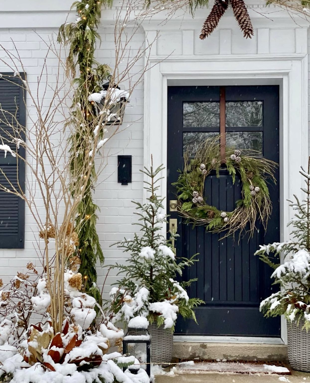 25 Winter Wreaths For Front Door That Add Rustic Charm And Christmas ...