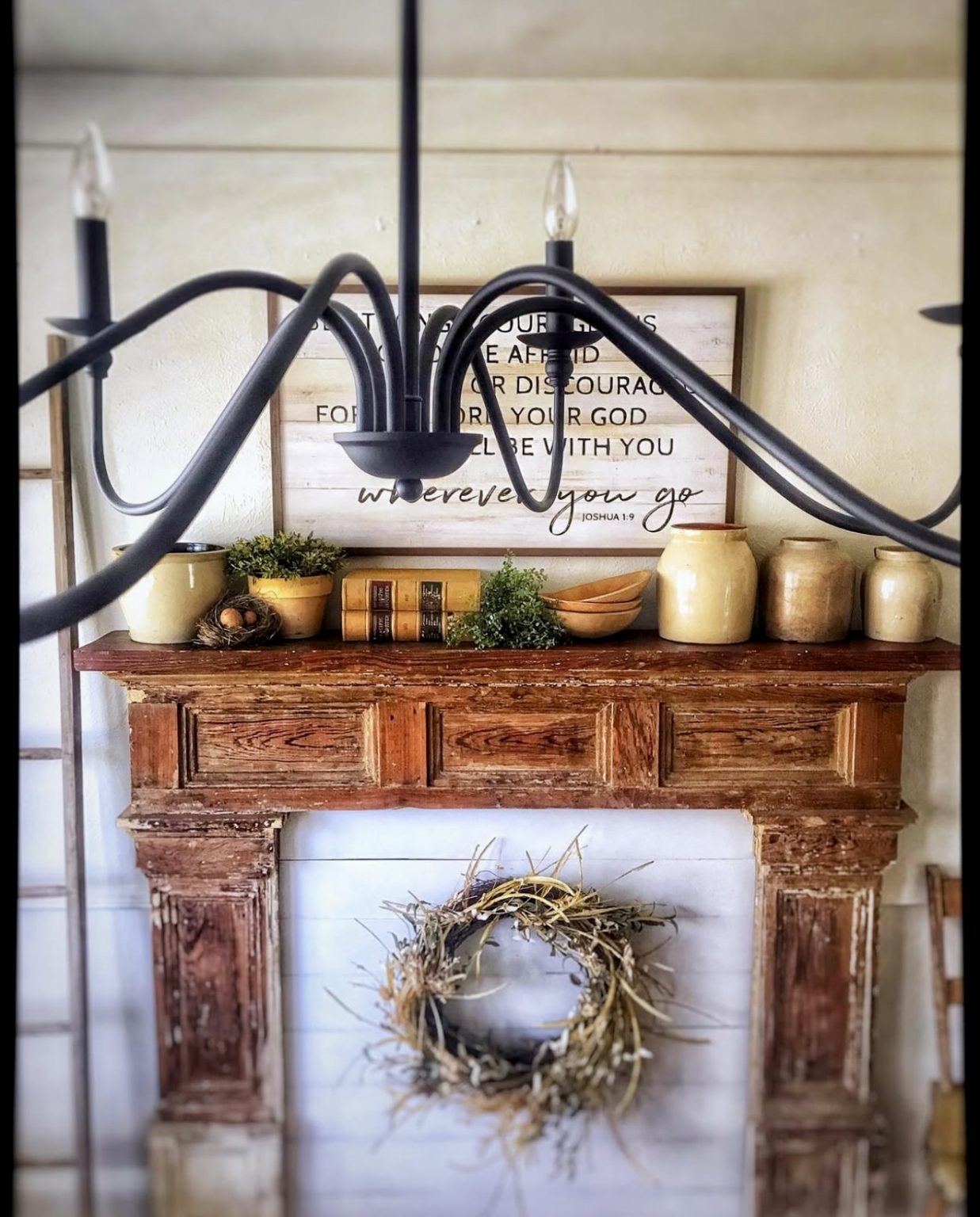 30 Mantle Decorating Ideas 2026: Stylish Seasonal Designs for Every ...