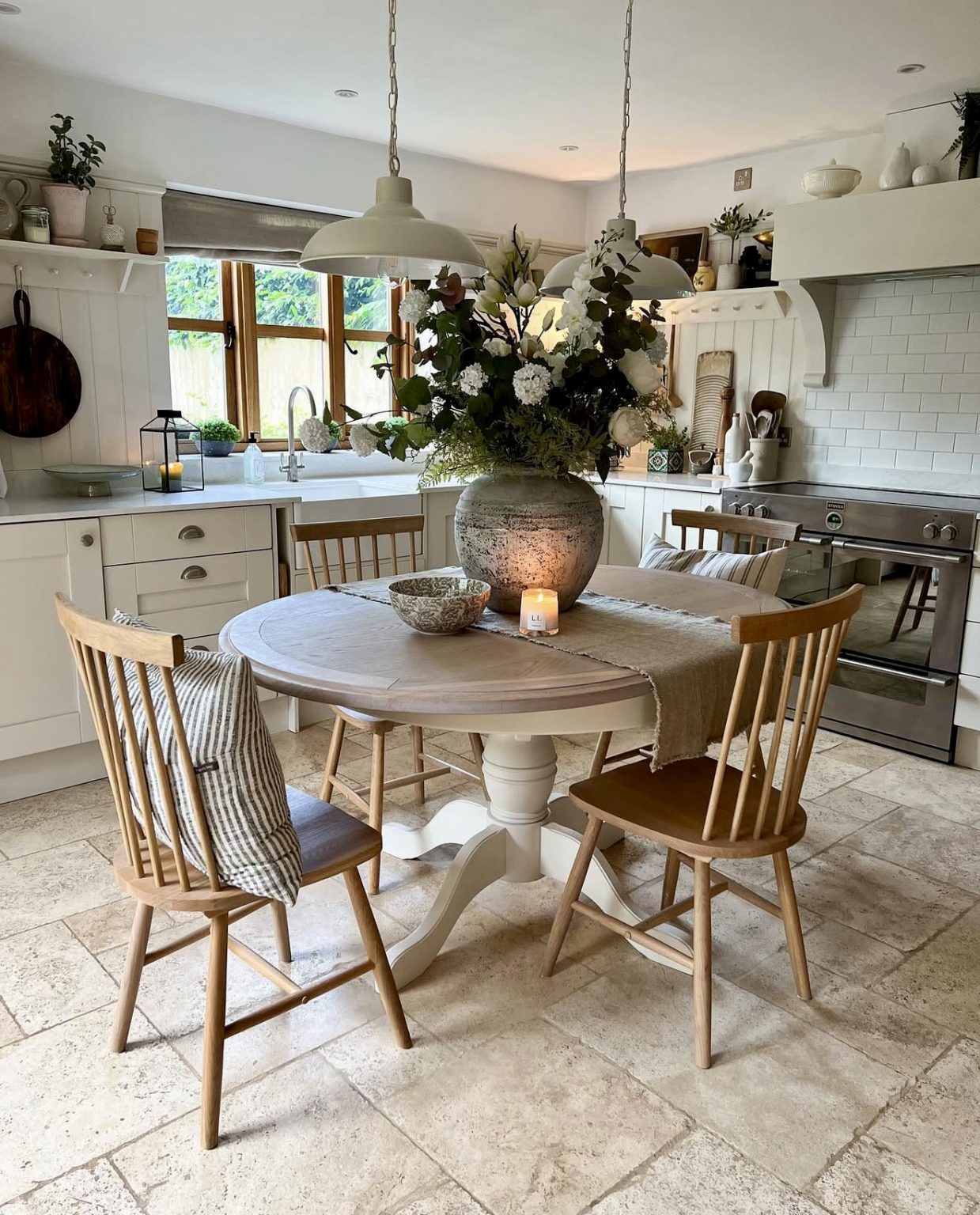 30 Kitchen Table Decor 2026 Ideas for Everyday and Seasonal Centerpiece ...