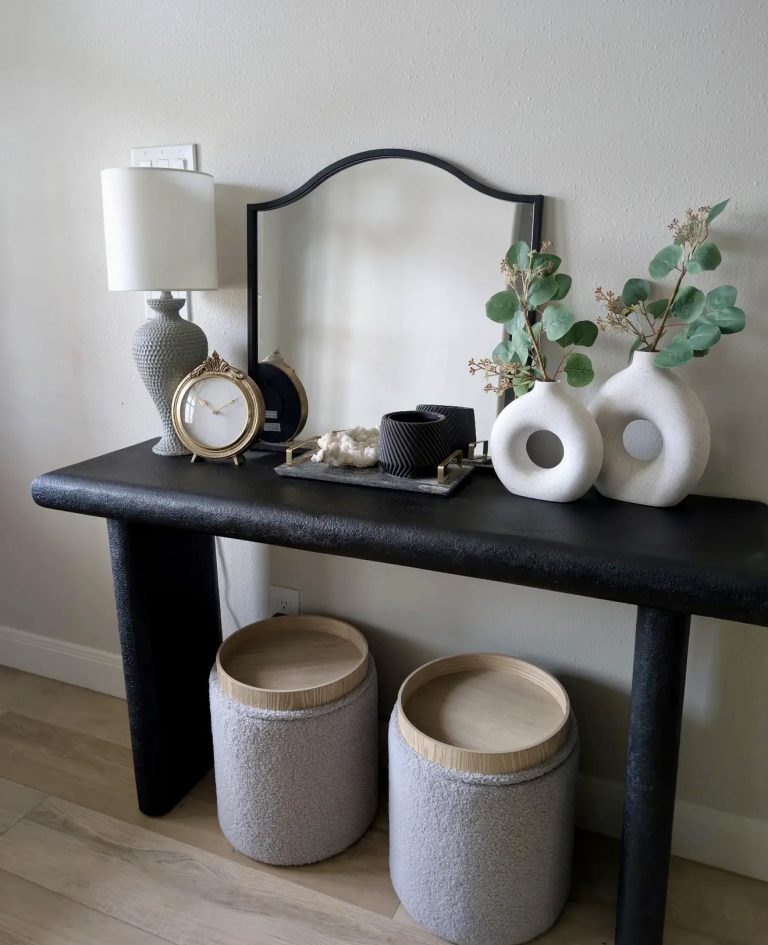 30 Entry Table Decor 2026 Ideas for Modern, Farmhouse, and Seasonal ...