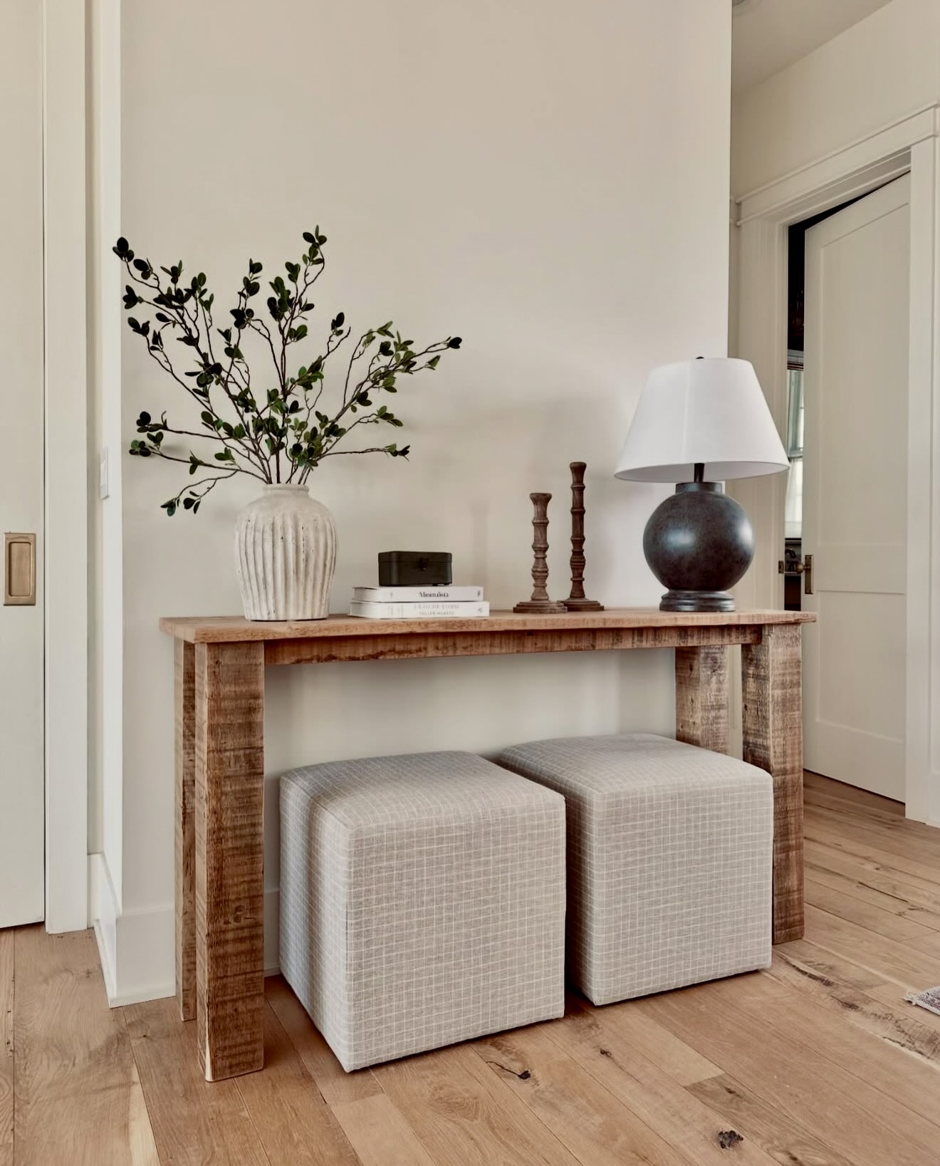 30 Entry Table Decor 2026 Ideas for Modern, Farmhouse, and Seasonal ...