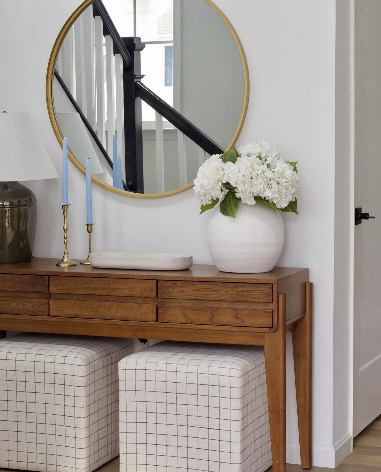 30 Entry Table Decor 2026 Ideas for Modern, Farmhouse, and Seasonal ...