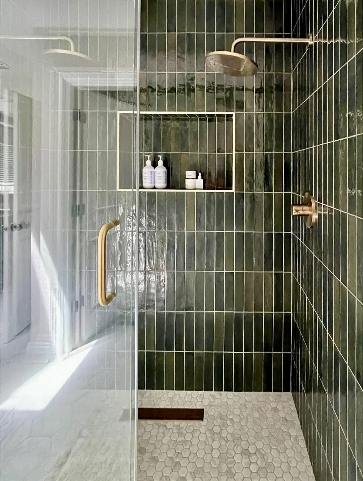 35 Shower Tile Ideas 2026 for Timeless, Modern, and Luxury Bathroom ...