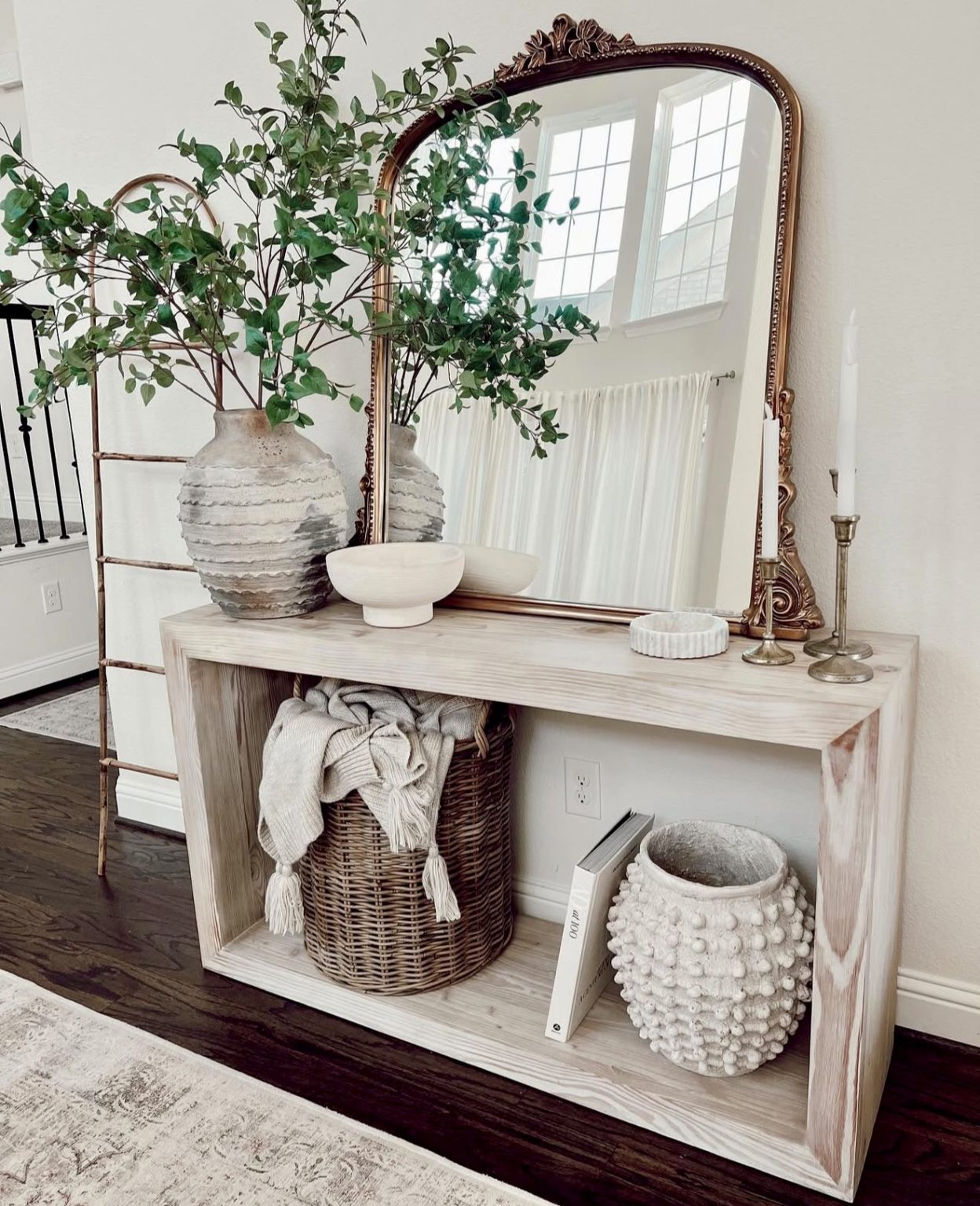 30 Entry Table Decor 2026 Ideas for Modern, Farmhouse, and Seasonal ...