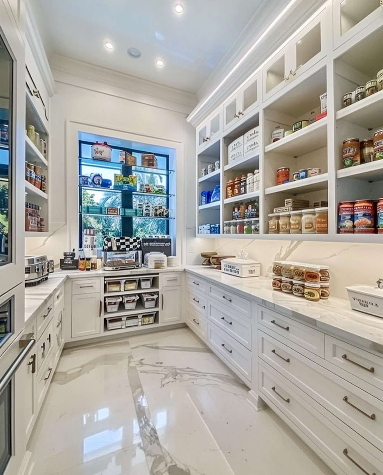 35 Walk In Pantry 2026: Stylish Layouts, Smart Organization and Modern ...