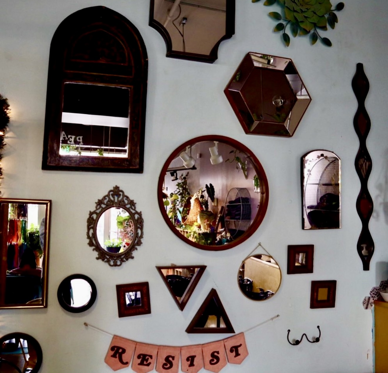 30 Mirror Wall Decor 2026 Ideas That Transform Any Room Into a Bright ...