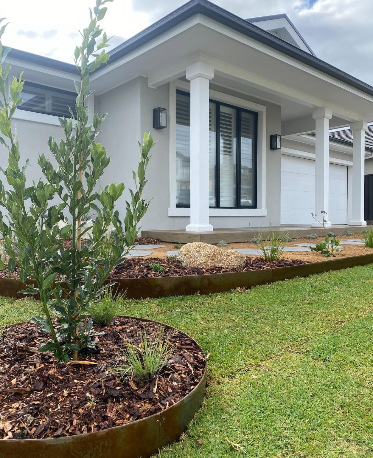 30 Front Yard Landscaping Ideas 2026: Modern, Low-Maintenance and ...